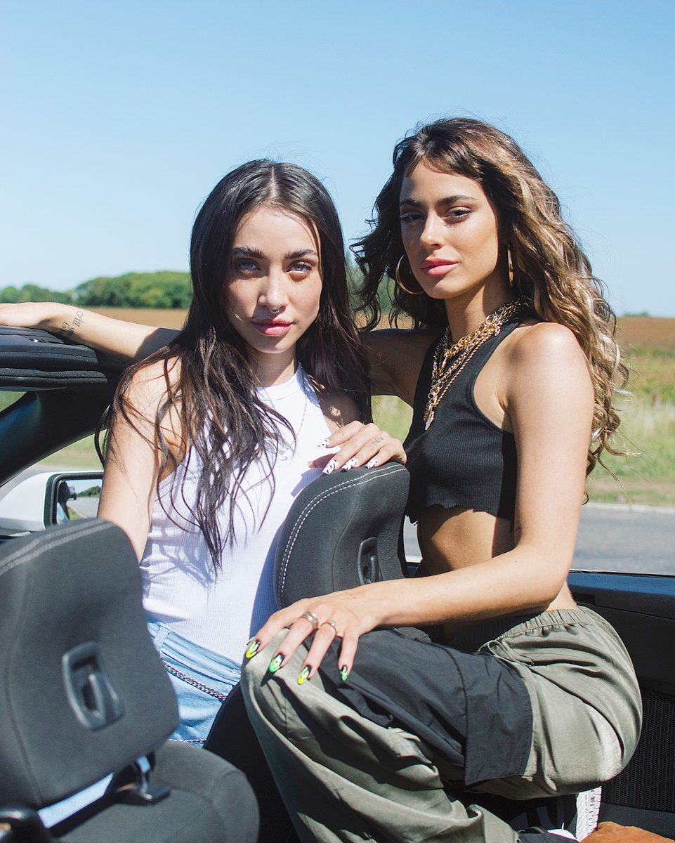 Tini y María Becerra imparables con el video "Miénteme"